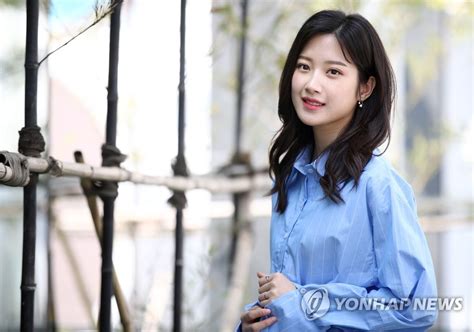 الممثلة مون غا يونغ وكالة يونهاب للانباء