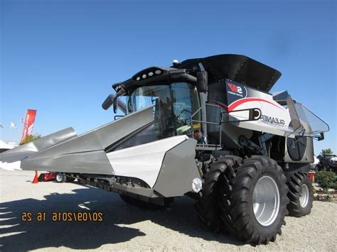 Lachimetime The Gleaner S97 Is A Class 7 Transverse Rotary Combine