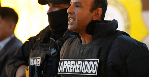 Un Activista Detenido En Bolivia Presenta Su Libro Y Niega Las