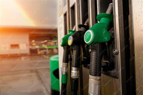 Boquillas De Gasolina Y Diesel De Colores De La Máquina Dispensadora En