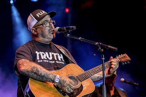 Aaron Lewis Loudwire