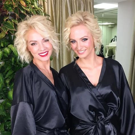 69 Unbelievable Pics Of Mothers And Daughters Who Look Almost The Same Age Bored Panda