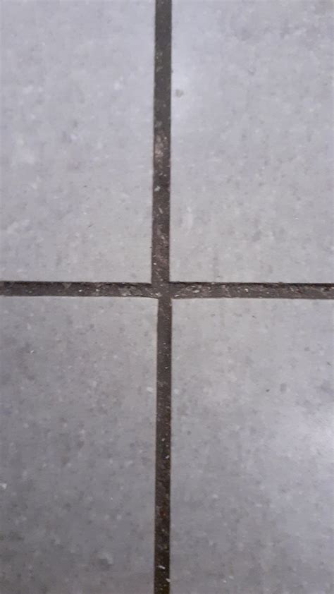 This Uneven Tile Rmildlyinfuriating