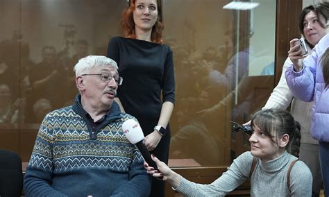 Le Dissident Russe Oleg Orlov Condamné à Deux Ans Et Demi De Prison