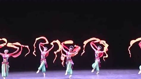 中国古典舞敦煌舞，犹如壁画里面走出来的仙女，每一个动作都那么迷人腾讯视频