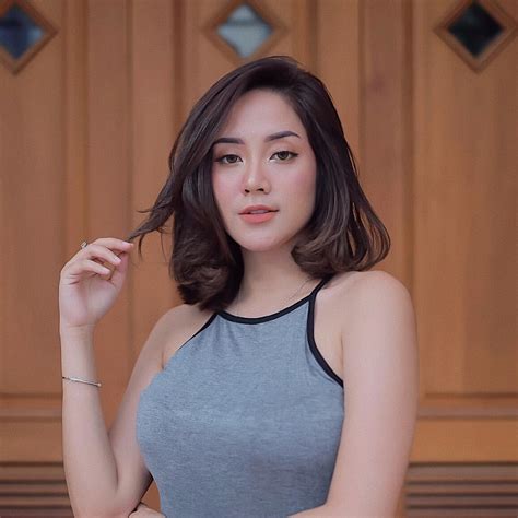√ Galeri Foto Cantik Gina Meidina Putri Riwayatmu