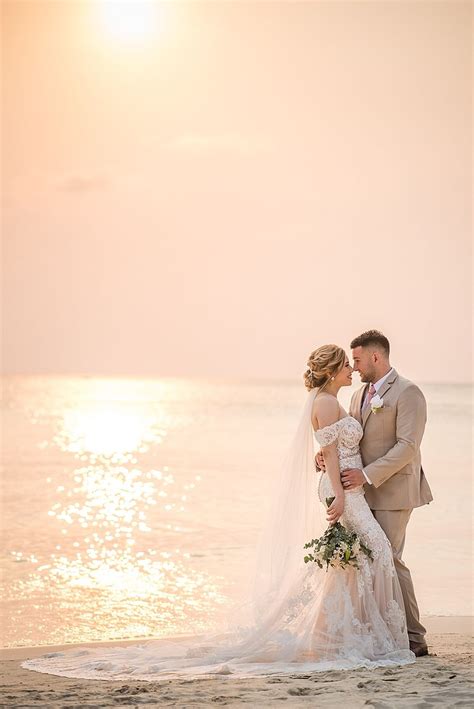 A Gorgeous Sunset Beach Wedding In Roatan Bay Island Artofit
