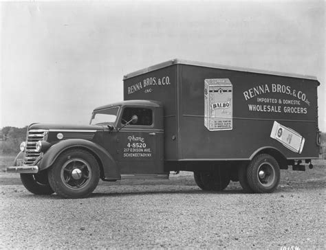 30 Amazing Vintage Photographs Of Delivery Trucks From The 1930s