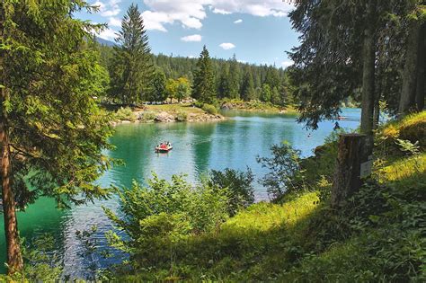 Lac De Cauma Caumasee Canton Des Grisons Suisse