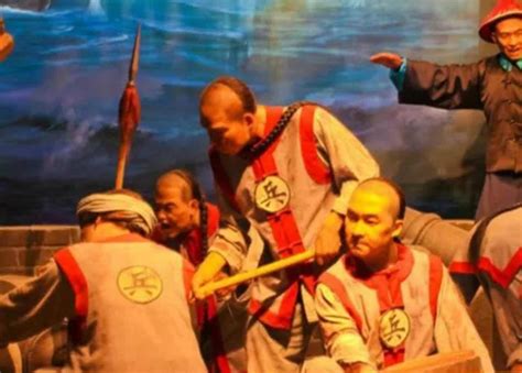 清兵衣服上有： 兵、丁、卒、勇”，不同的字代表天差地别的地位士兵军队清朝