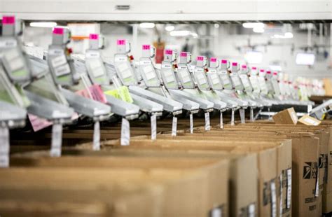 Usps Processing And Distribution Center Addresses The Holiday Mail Rush