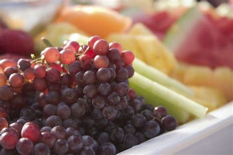 Plan A Delicious Fruit Tray For 100 People Fruit Platter For Large