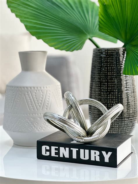 Interlocking Silver Rings Table Top Decora Home