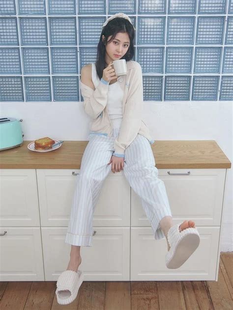 Huh Yun Jins Feet
