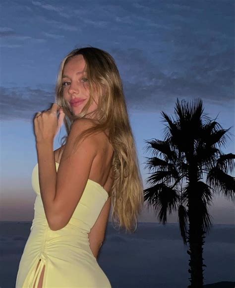 Pin By Ma Belle On 𝗦ɪɴs ᴏғ ᴛʜᴇ ғᴀᴛʜᴇʀs Ester Exposito Ester Expósito