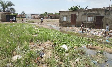 Luanda Moradores Do Cazenga Queixam Se De Vias Ainda Alagadas Devido últimas Chuvas Correio