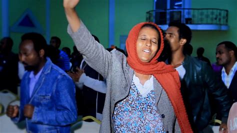 ዘማሪ አሮን ብርሃኔ Aron Brhane የሚያፅናናኝ አለ Youtube