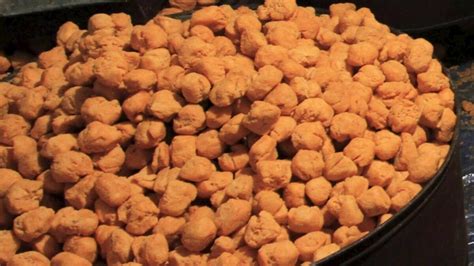 گر یکی از شیرینی های محلی افغانها