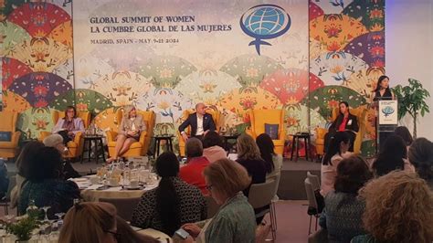 Andie Delivering A Brilliant Speach On Megatrends Presenting The Abb Maria Malmport