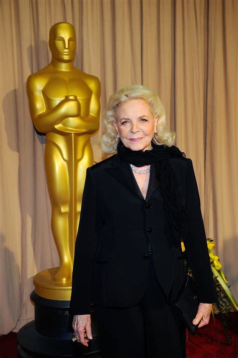 A Look Back At Lauren Bacalls Most Glamorous Moments Huffpost Life