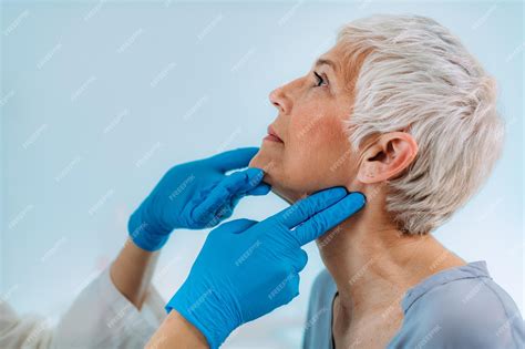 Premium Photo Endocrinologist Examining Senior Woman With Thyroid Gland Problems At A Clinic