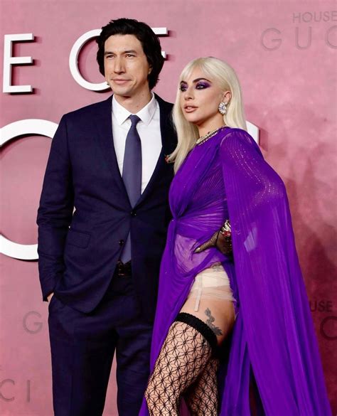 Lady Gaga穿黑丝走红毯秀美腿 轻舞紫色薄纱美又飒 搜狐大视野 搜狐新闻