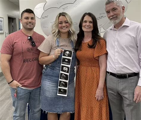 A Un Lado Targaryens Esta Señora Se Embarazó De Su Propio Hijo