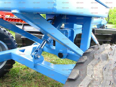 Towed Grader With Rubber Edge Iron Edge 500 Liter Weight Box