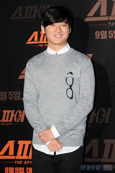 이다윗 수줍은 미소~ 한국경제