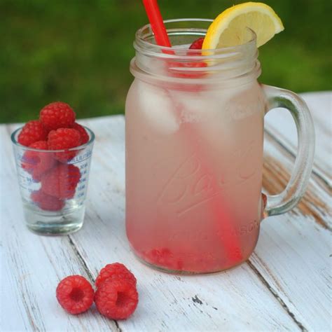How To Make Raspberry Vodka Lemonade Summer Cocktails