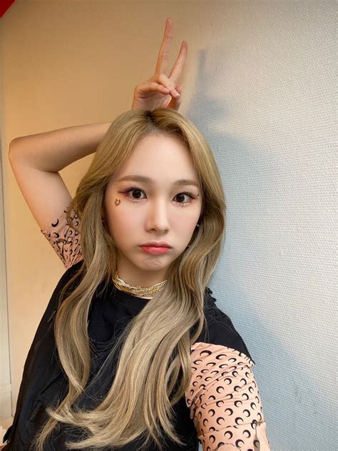 미아 온다에게 포즈 배웠어욘~😎 미아 Everglow에버글로우 Everglowtwt