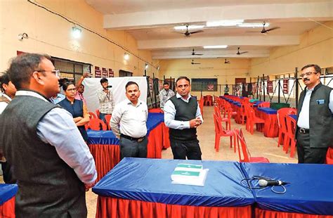 Mp Election 2023 टेबल बढ़ाना चाहते थे राजन कलेक्टर बोले जगह कम Mp