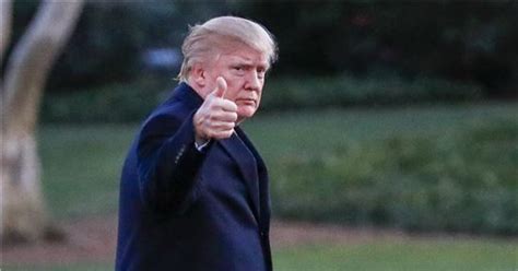 포토 엄지척 트럼프 폭풍 트윗 후 복귀