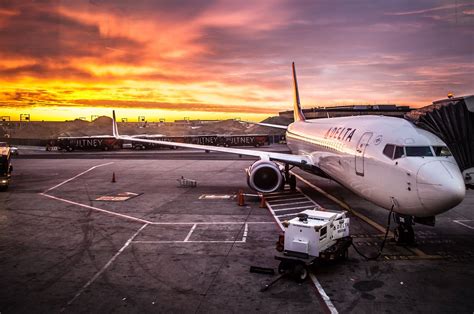 Download 4k Plane Loading In Tarmac Wallpaper