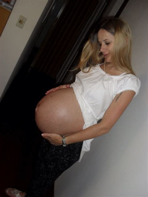 42 Weeks Pregnant Belly Twins