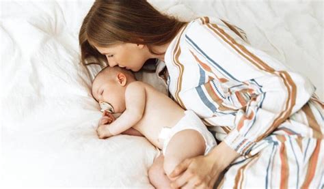 宝宝便便的科学：揭开颜色、质地、次数和量背后的健康秘密