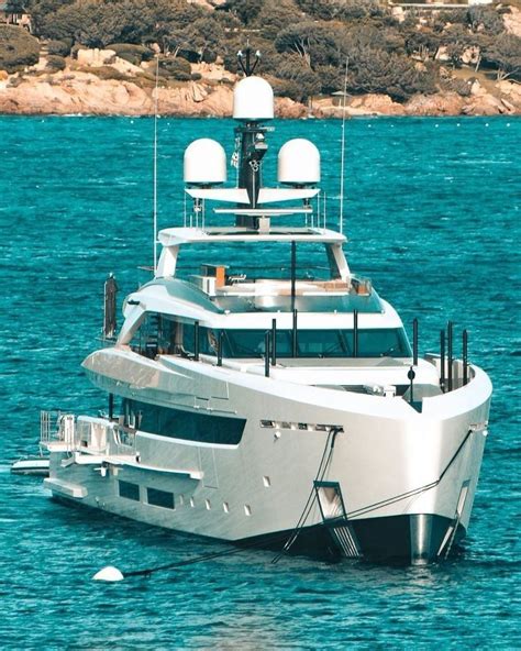 Pin On Vehicles Boats Motorcycles Cars Design And Luxury Boats Luxury Yacht Design Boat