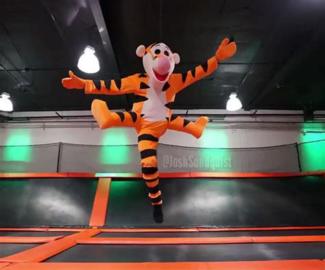 Man With One Leg Makes The Best Halloween Costumes