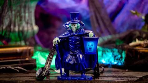 Haunted Mansion Hatbox Ghost Sipper Coming To Disneyland Chip And Company
