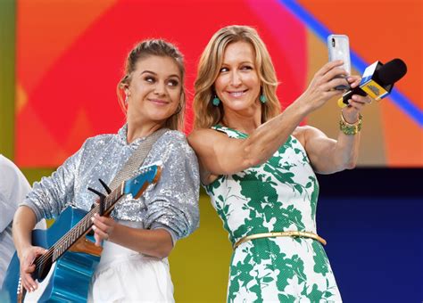 Lara Spencer In Bathing Suit Says Happy Valentines Day — Celebwell