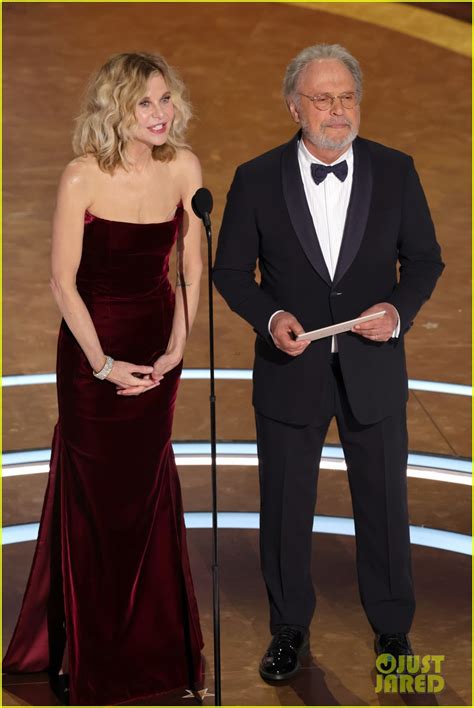Meg Ryan Billy Crystal Reunite To Present Best Picture At Oscars Photo Billy