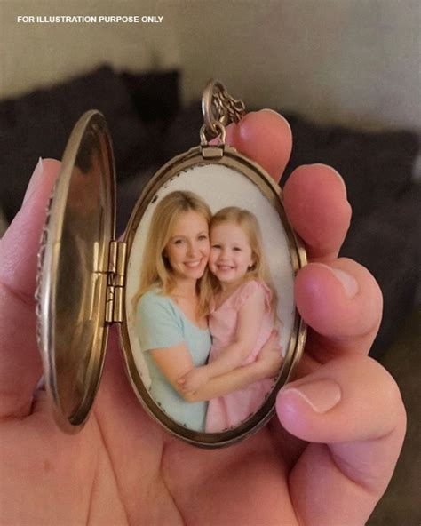 My Stepmom Told Me To Stop Wearing My Late Mothers Pendant Because It Was Cheap—she Didnt