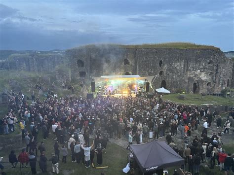 Ger Mig Själv Och Mina Kollegor En Fet High Five Efter Att Ha Anordnat