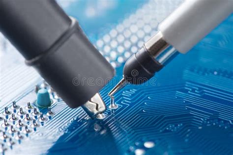 Measuring Electronic Signal Using Oscilloscope On The Pcb Electronics
