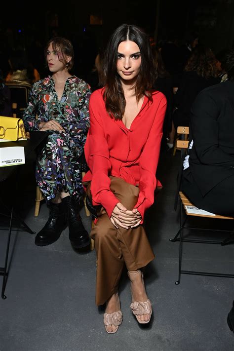 Emily Ratajkowski Feet Blurred Lines Model Hd Gallery