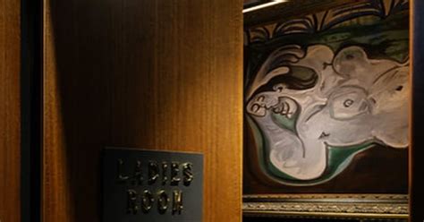 화장실에 걸린 피카소 그림 사실은 큐레이터 고백 발칵