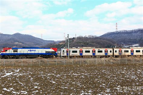 열차한컷 여객열차가 철도시설물 점검까지