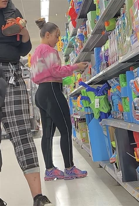 Black Leggings Light Skin Chick Quick Catch Snaps Spandex Leggings