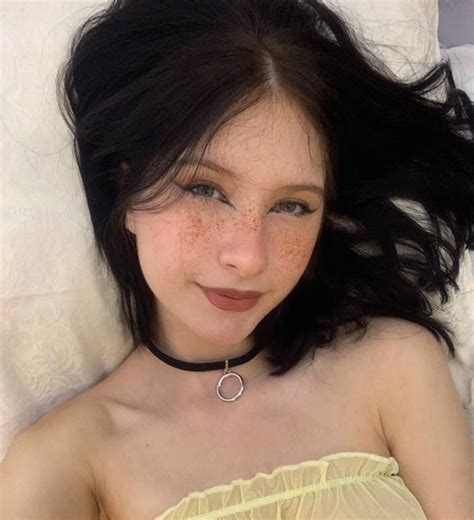 Starting The Morning With A Selfie R Freckledgirls