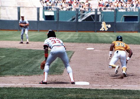 Mlb Hall Of Famer Rickey Henderson At Steiner Sports Store